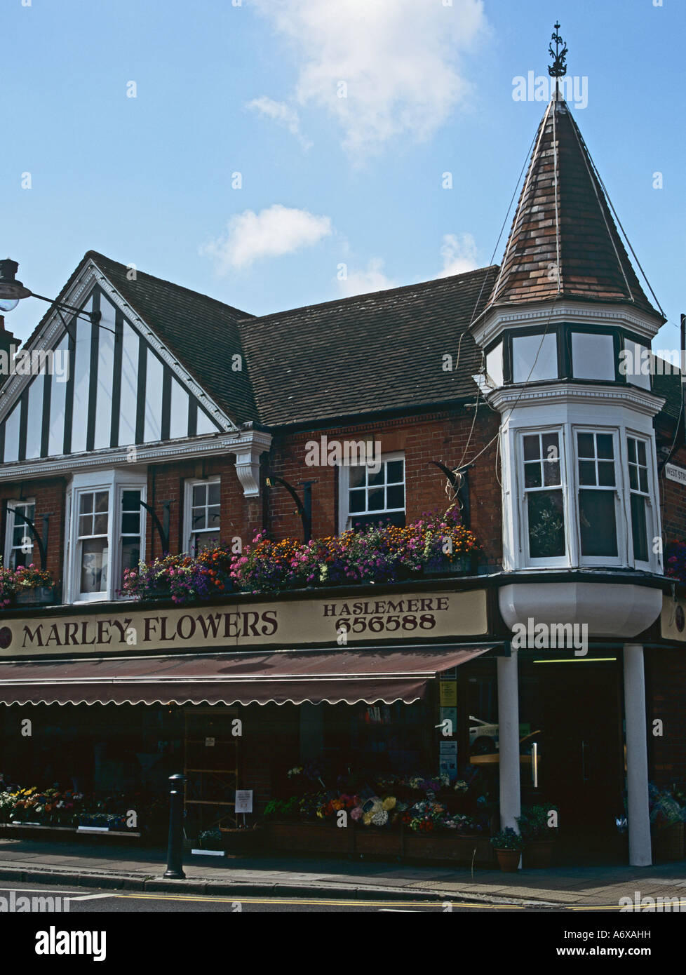 Typical surrey style architecture hi-res stock photography and images ...
