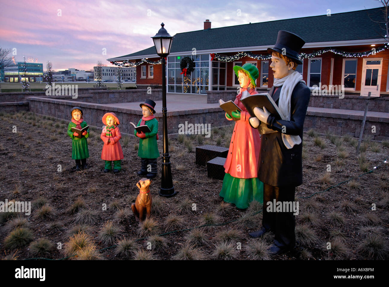 Statues of a family singing Christmas carols Stock Photo - Alamy