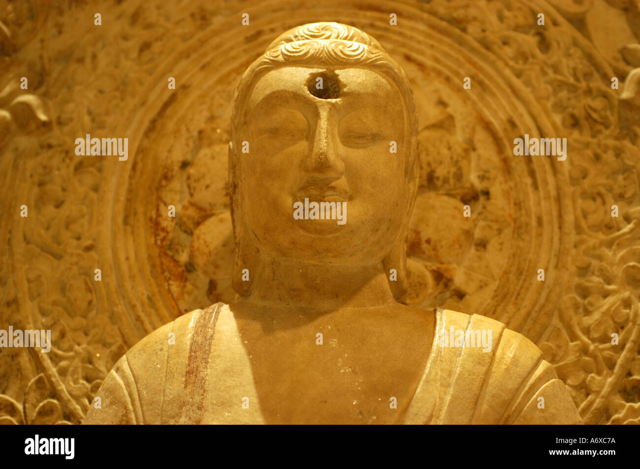 Seated amida buddha hi-res stock photography and images - Alamy