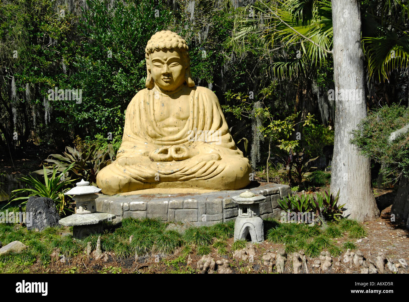 Buddha in Japanese Garden in Botanical Gardens at Cypress Gardens ...