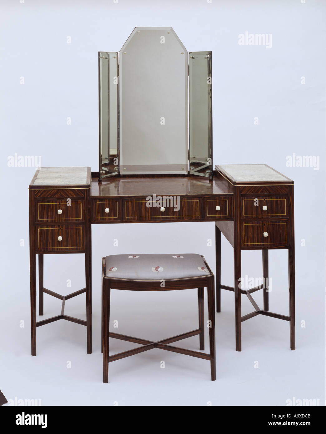Art deco dressing table hi-res stock photography and images - Alamy