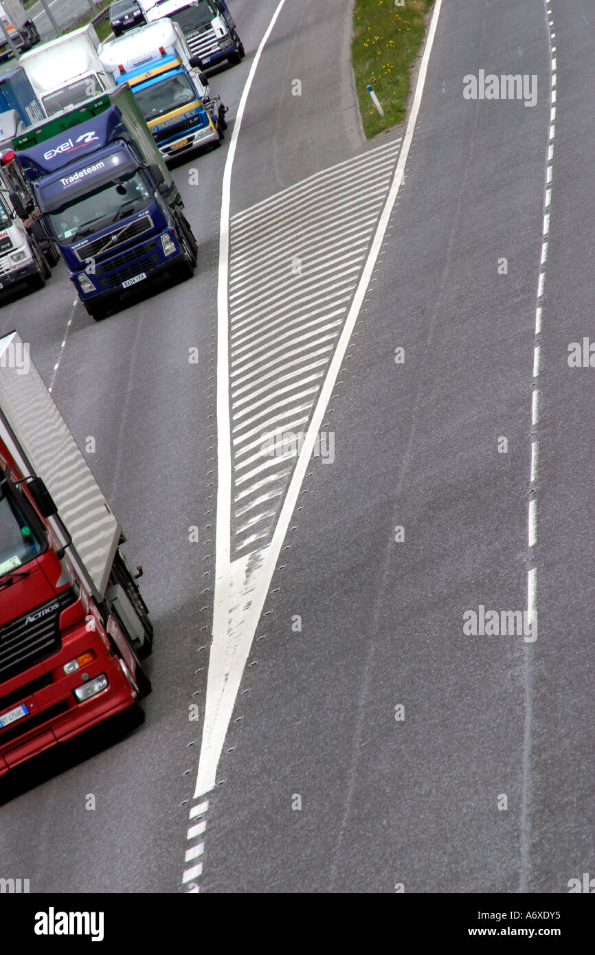 M62 intersection with M606 Cleckheaton and Bradford with light to ...