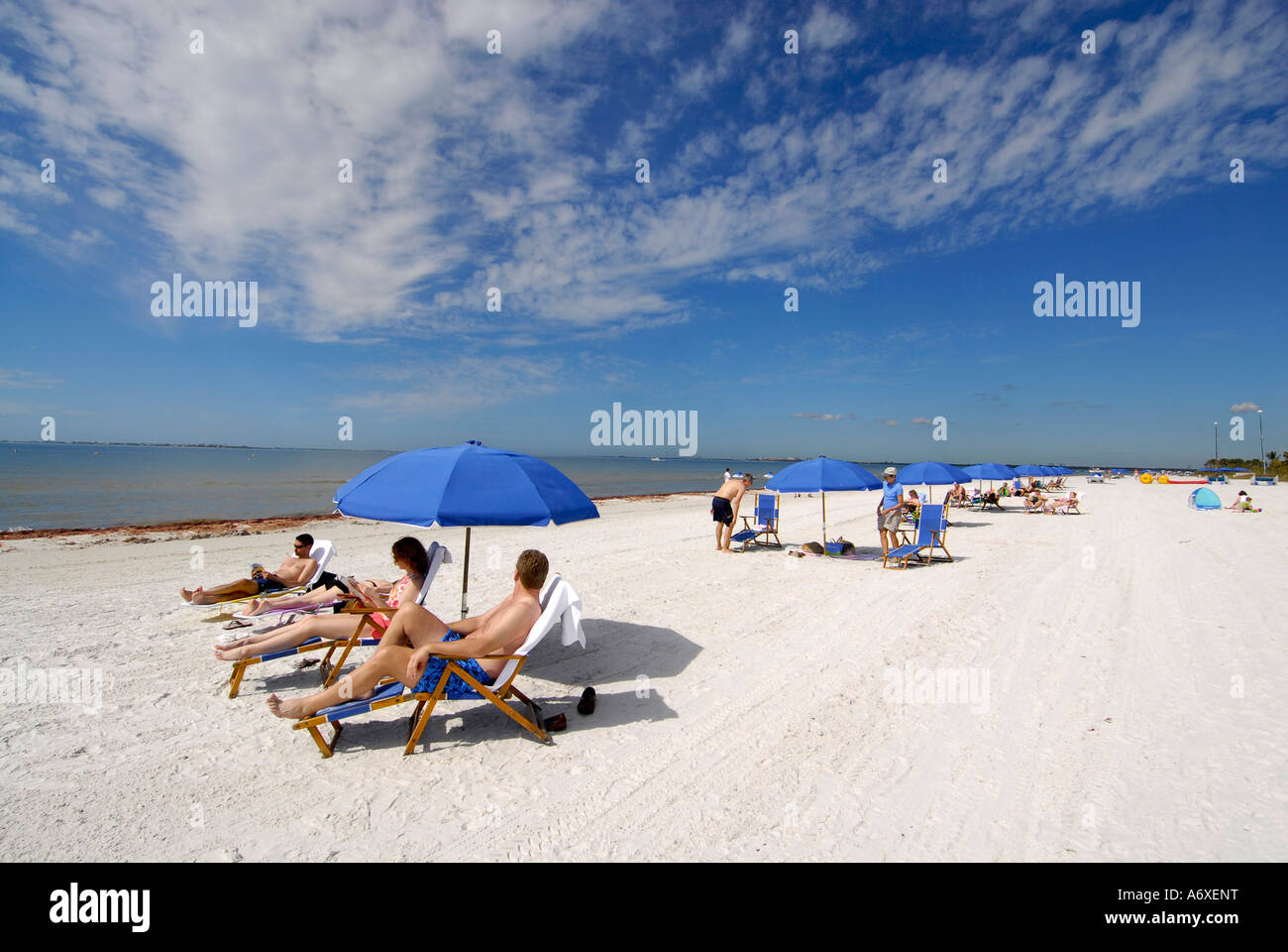 Spring break beach hi-res stock photography and images - Alamy