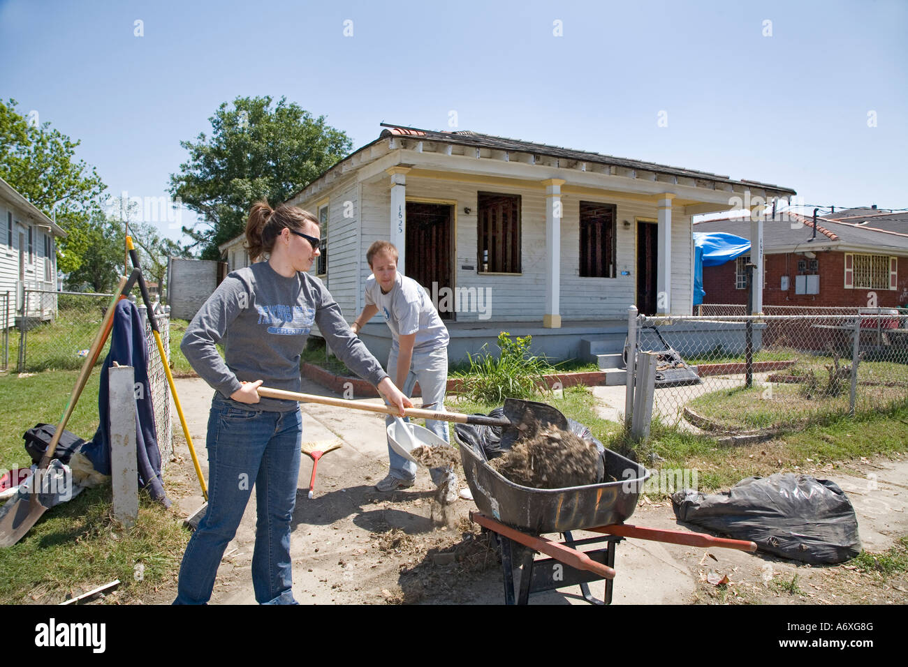 Volunteers Clean Lower Ninth Ward Neighborhood Stock Photo - Alamy Volunteers Clean Lower Ninth Ward Neighborhood Stock Photo - Alamy