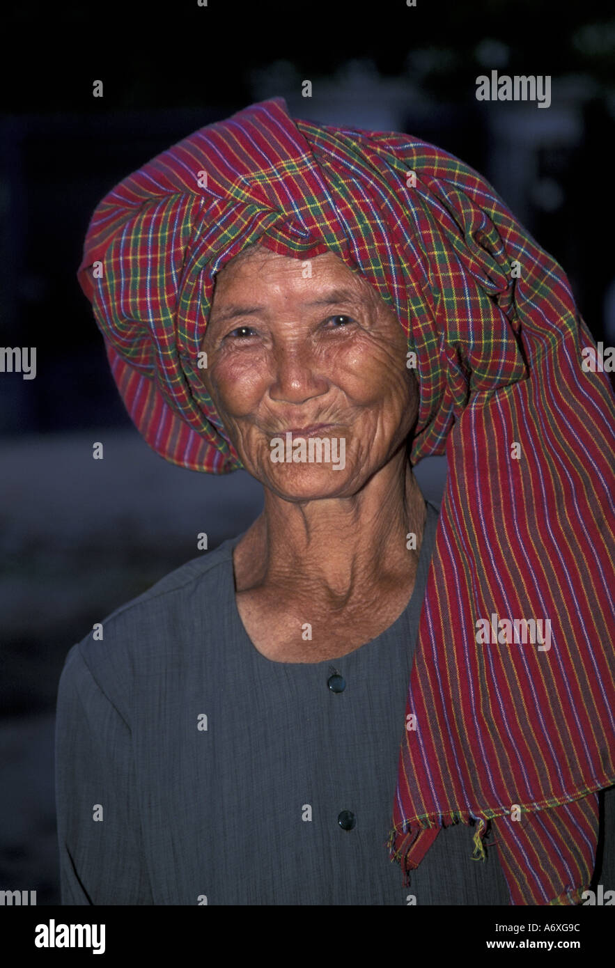 Cambodia cambodian woman wearing traditional hi-res stock photography ...