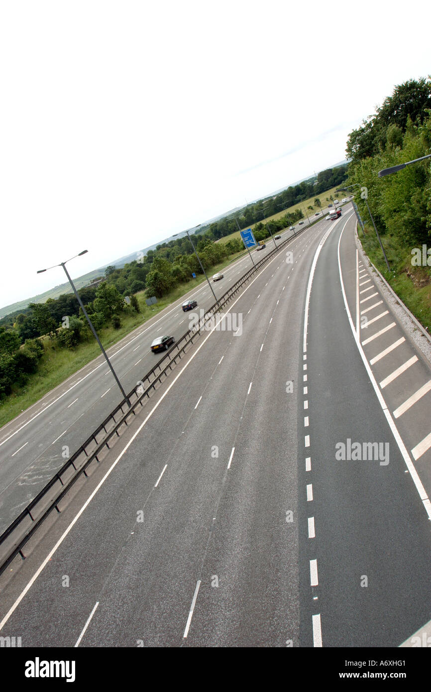 M62 intersection with M606 Cleckheaton and Bradford with light to ...