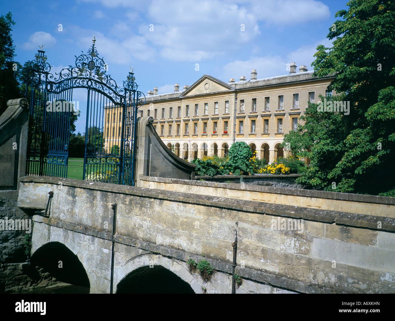 The New Building from the Cherwell bridge Magdalen College Oxford ...