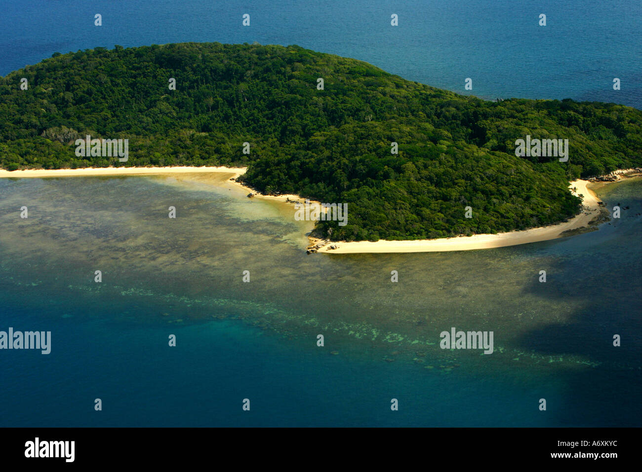Queenslands tropical islands Stock Photo - Alamy