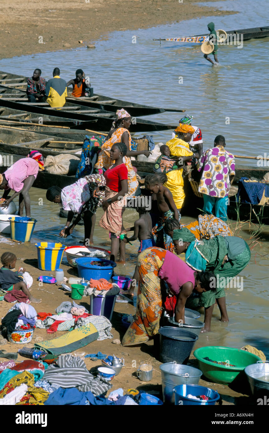 African women wash in river hi-res stock photography and images - Alamy