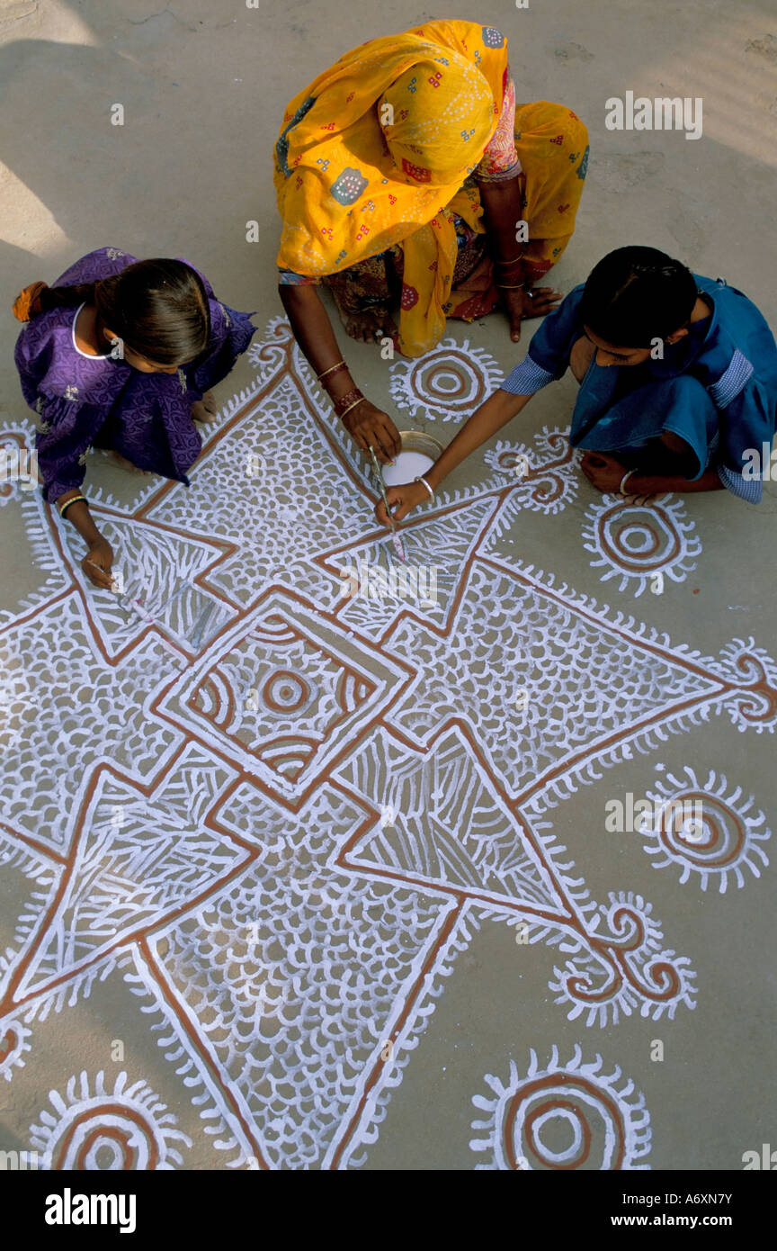 Mandana art rajasthan india hi-res stock photography and images - Alamy