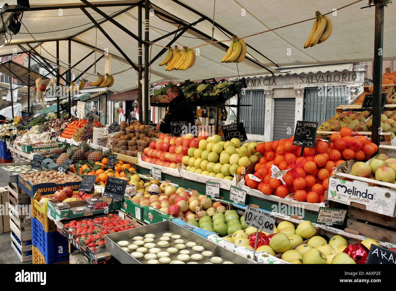 Fruit market stall Stock Photo - Alamy