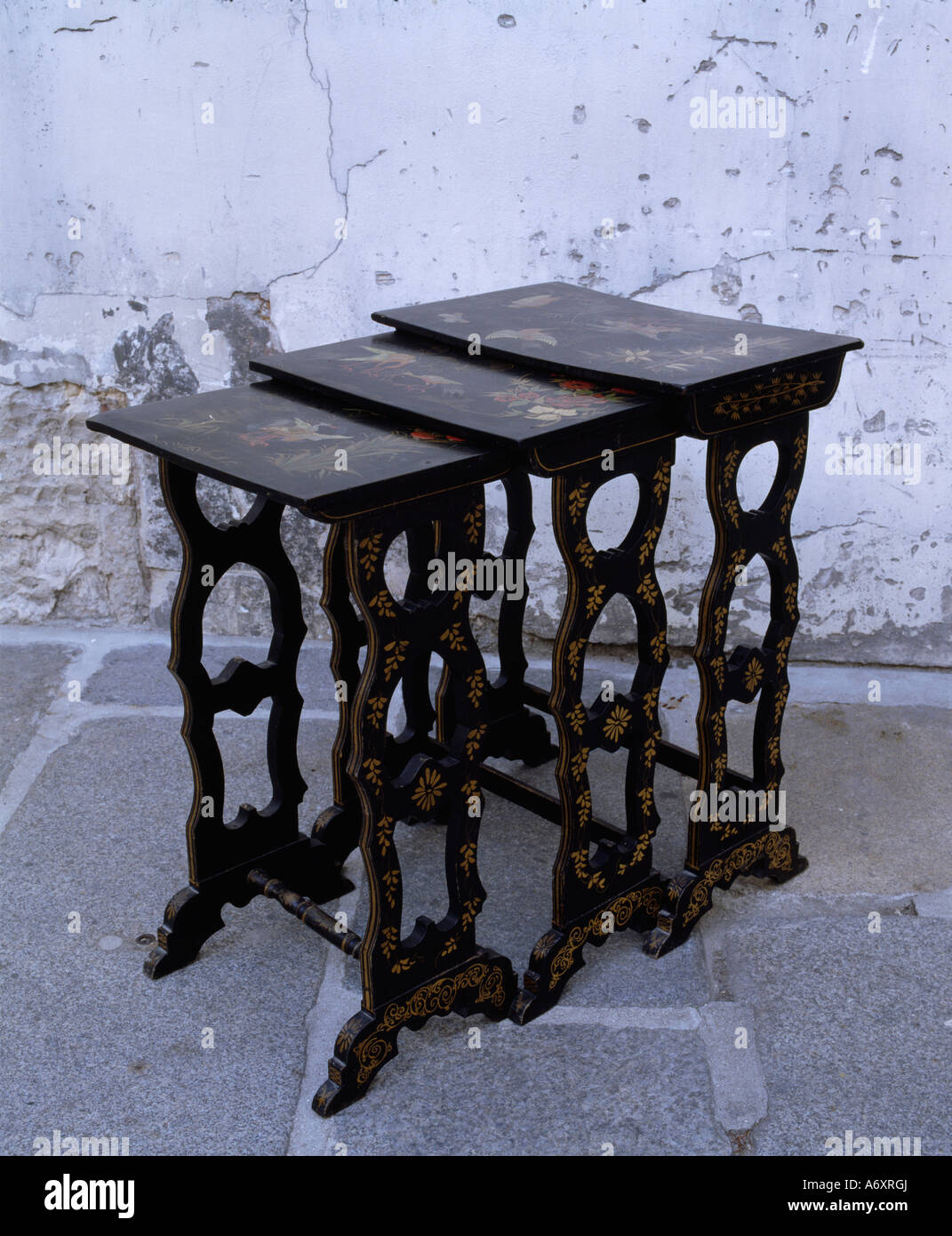 Mahogany tables hi-res stock photography and images - Alamy