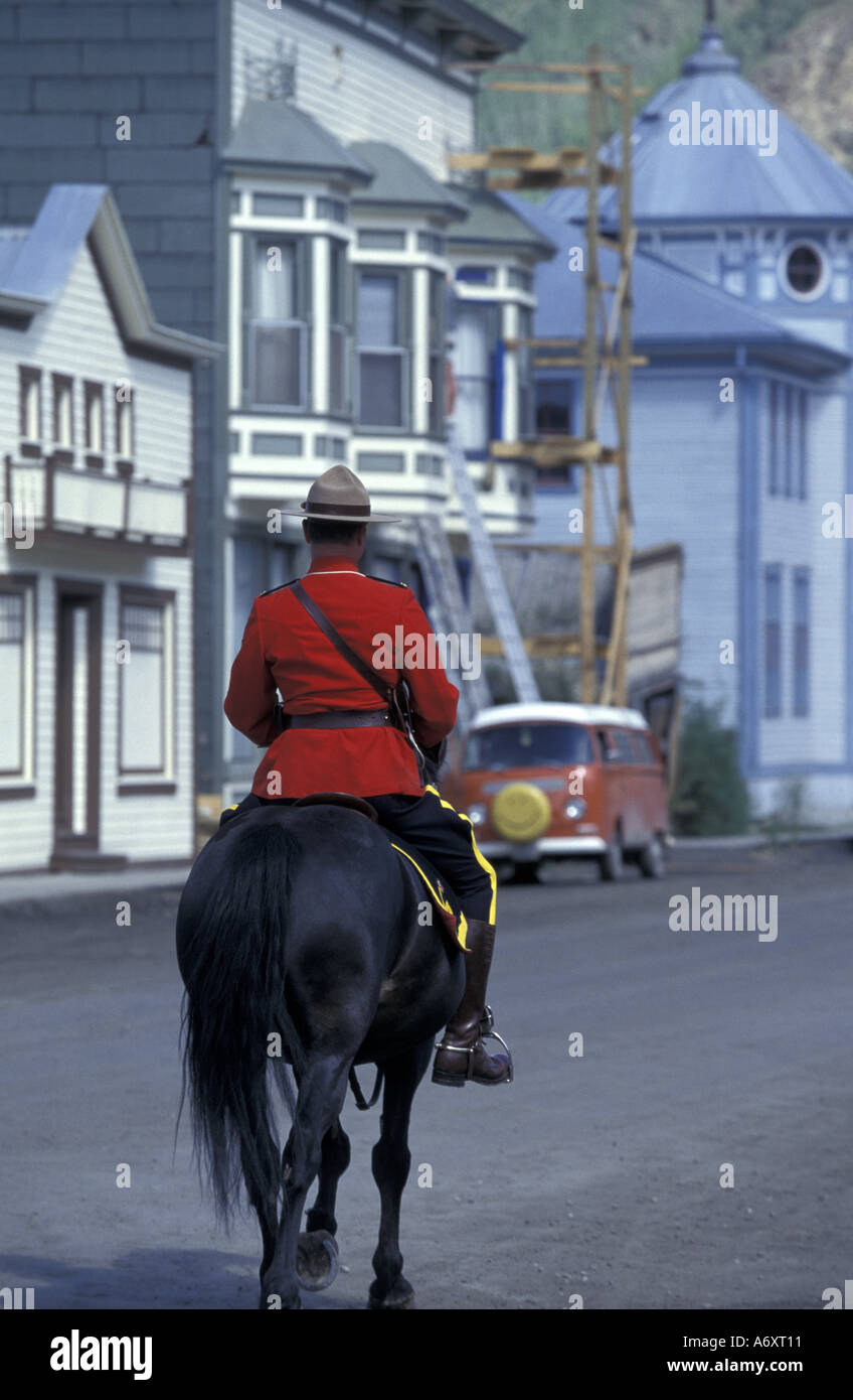 Rcmp officer uniform hi-res stock photography and images - Alamy