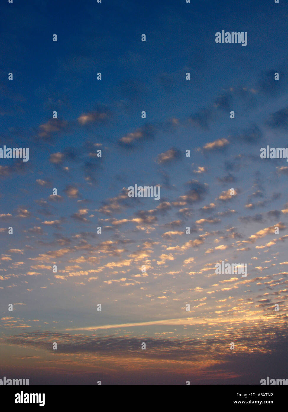 Mid level clouds hi-res stock photography and images - Alamy