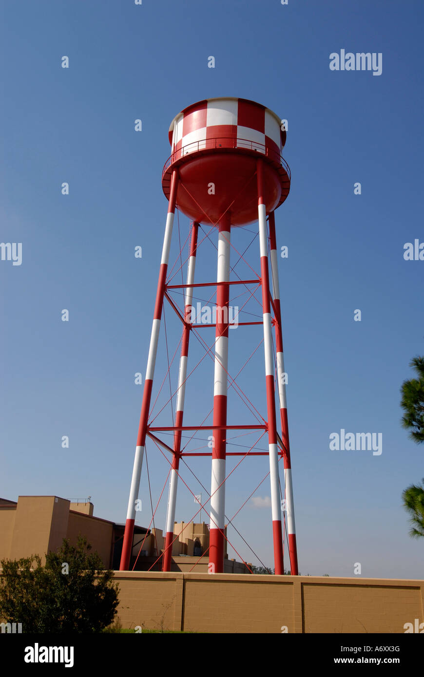 Red white checkered water tower hi-res stock photography and images - Alamy