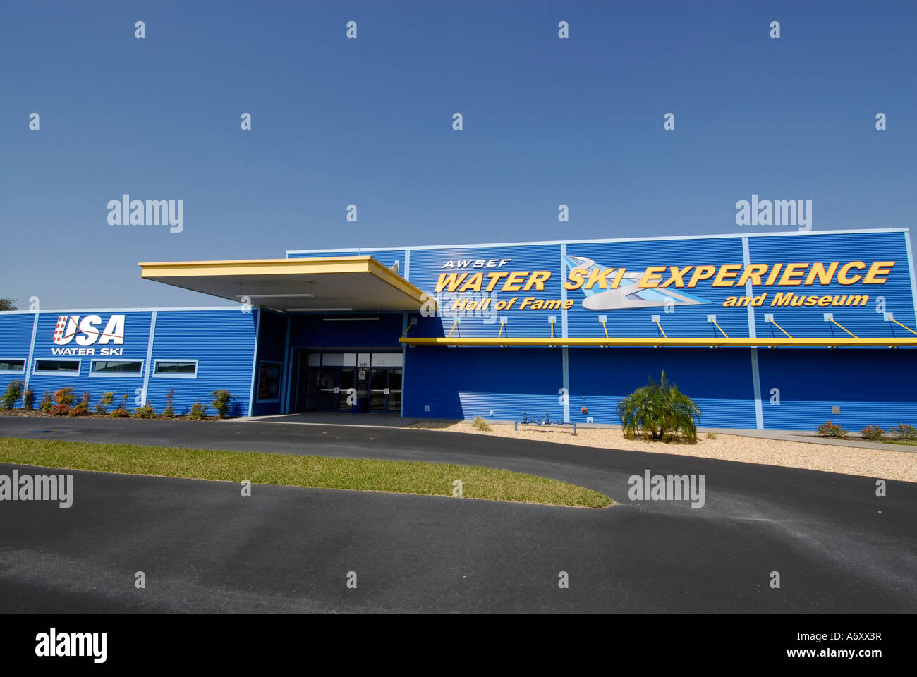 Foundation in water hi-res stock photography and images - Alamy
