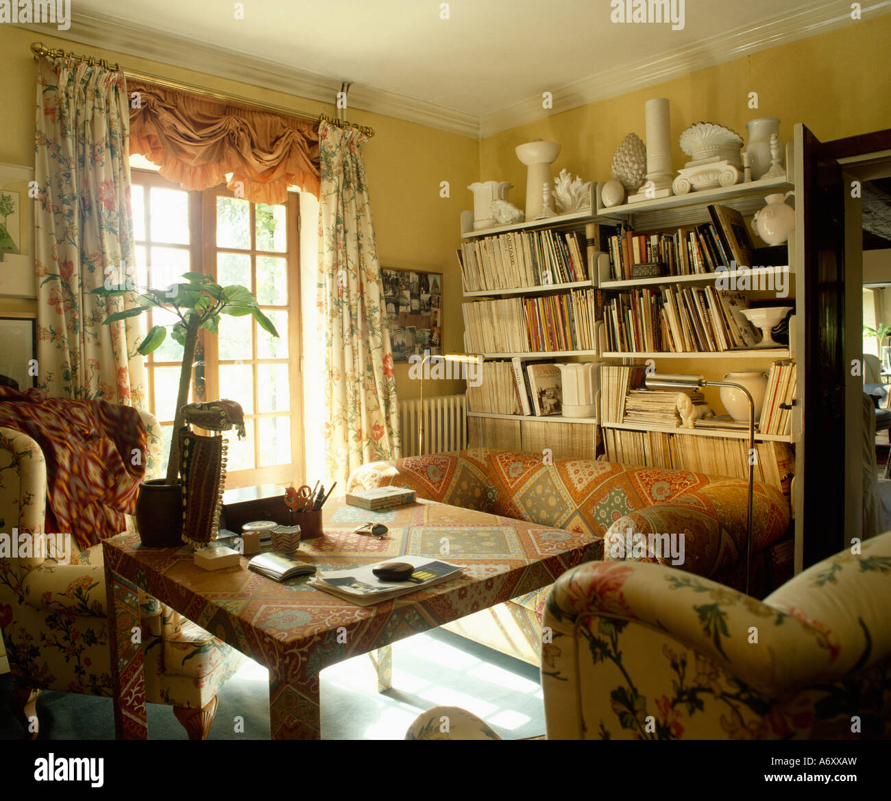 Shelves and patterned settee in eighties sittingroom Stock Photo - Alamy