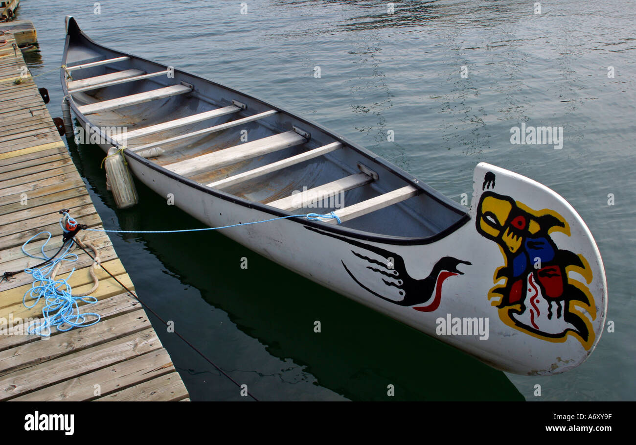 Native american canoe hi-res stock photography and images - Alamy