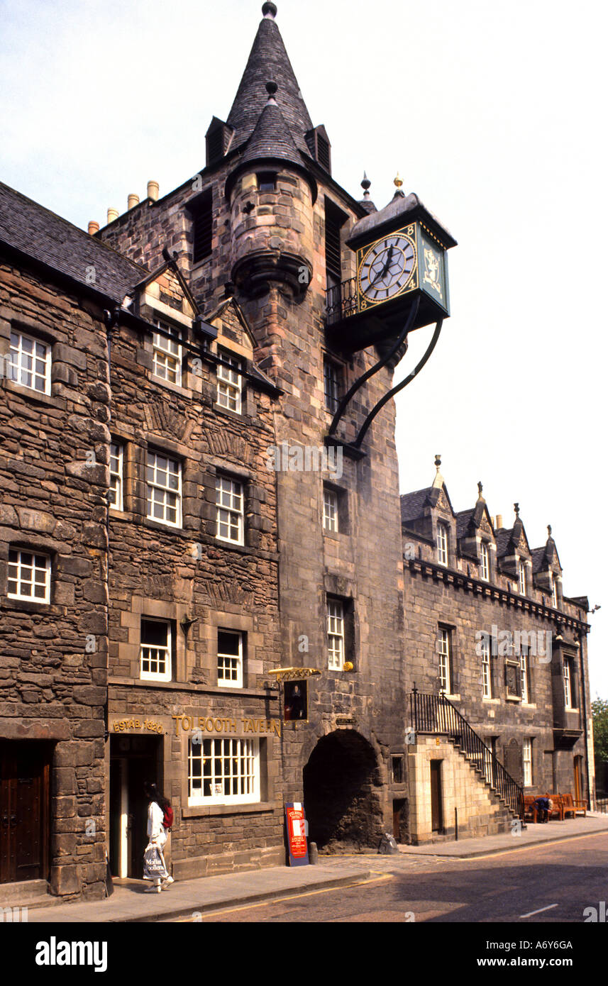Old tolbooth edinburgh hi-res stock photography and images - Alamy
