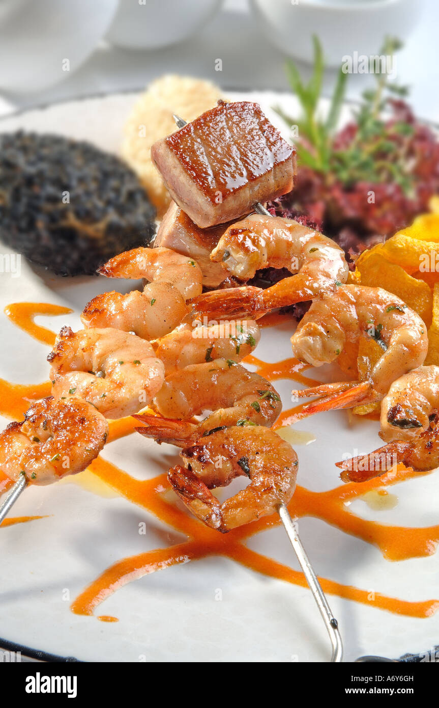 Tuna and prawn brochette Stock Photo - Alamy