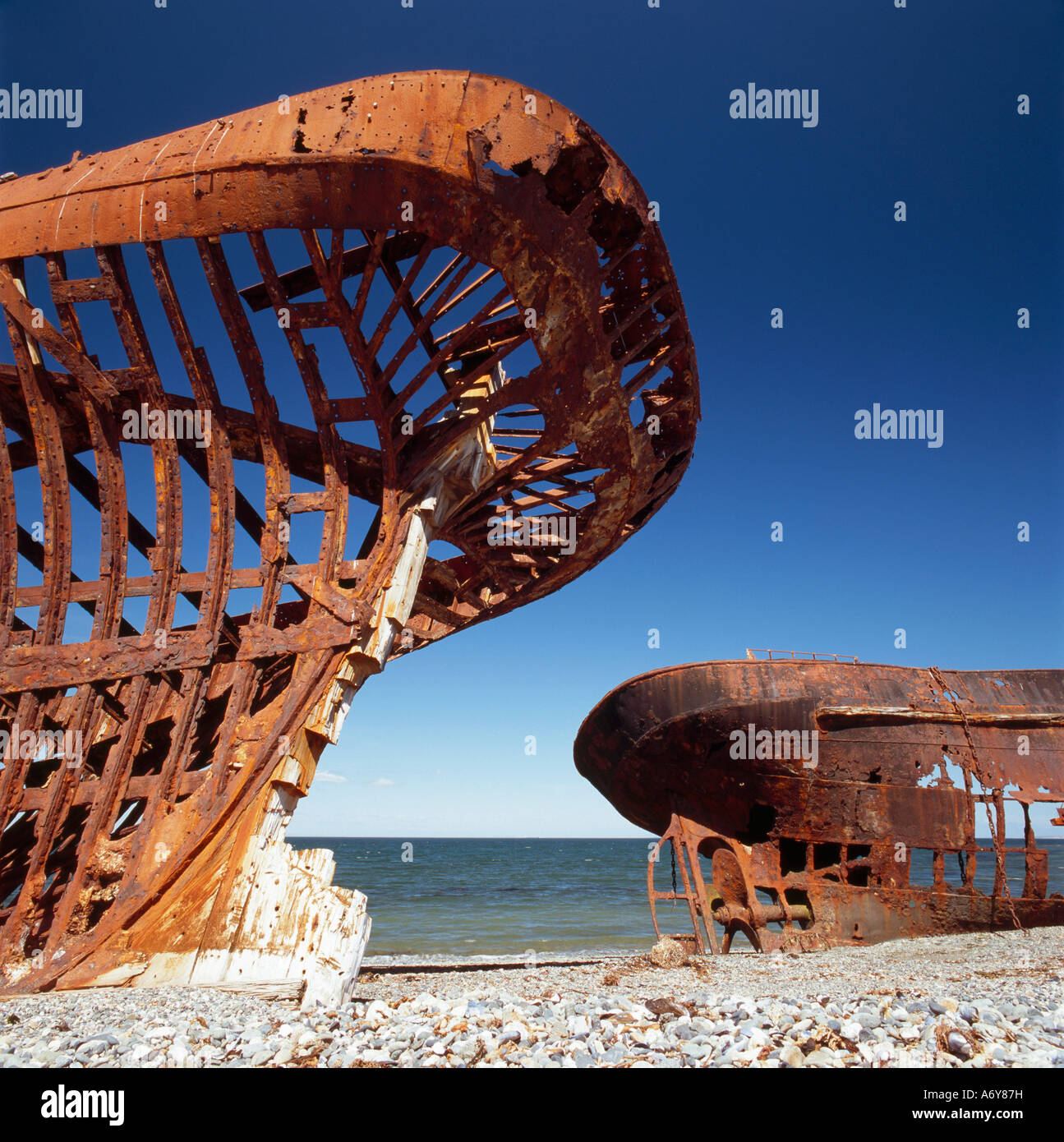 Horizon two sailing ships hi-res stock photography and images - Alamy
