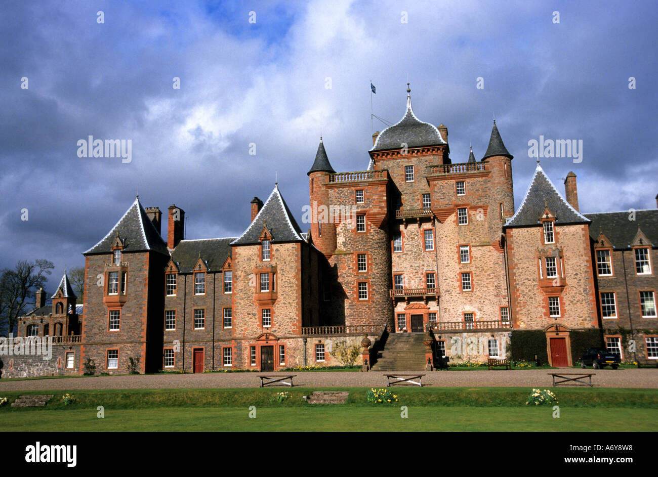 Thirlestane castle hi-res stock photography and images - Alamy