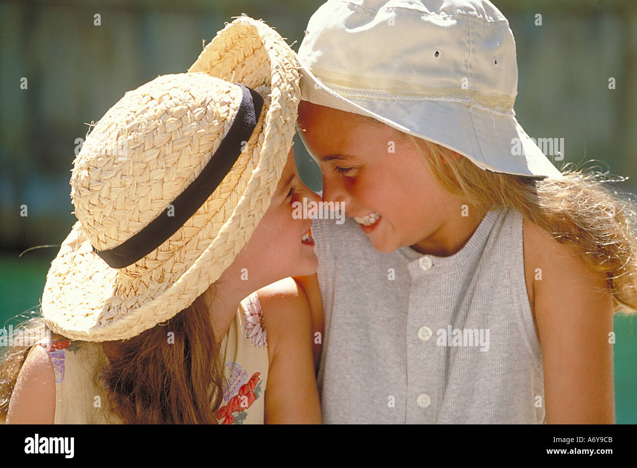People wearing straw hats hi-res stock photography and images - Alamy