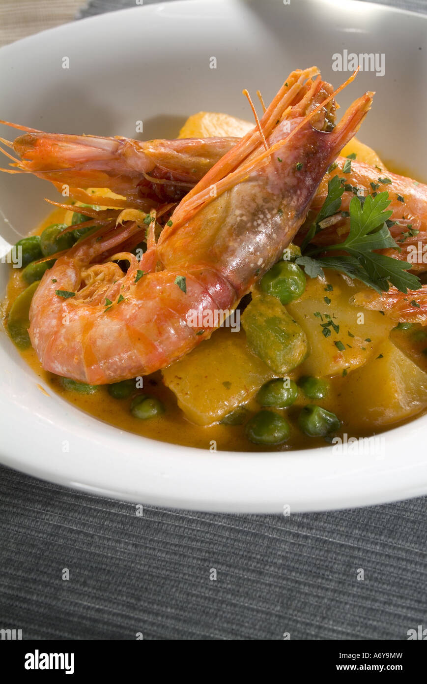 Prawns with potatos and peas Stock Photo - Alamy