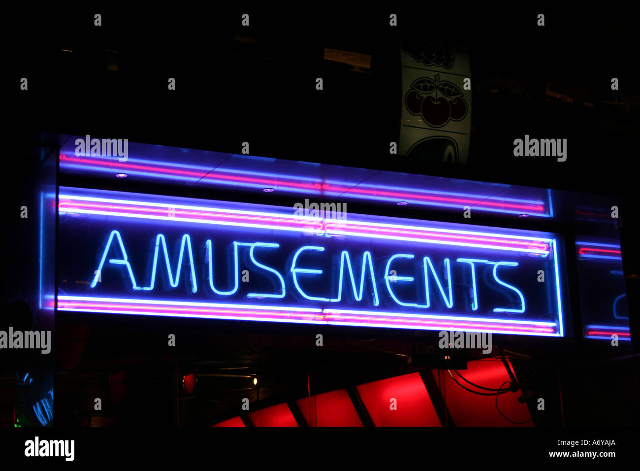Amusements Neon Sign Stock Photo - Alamy