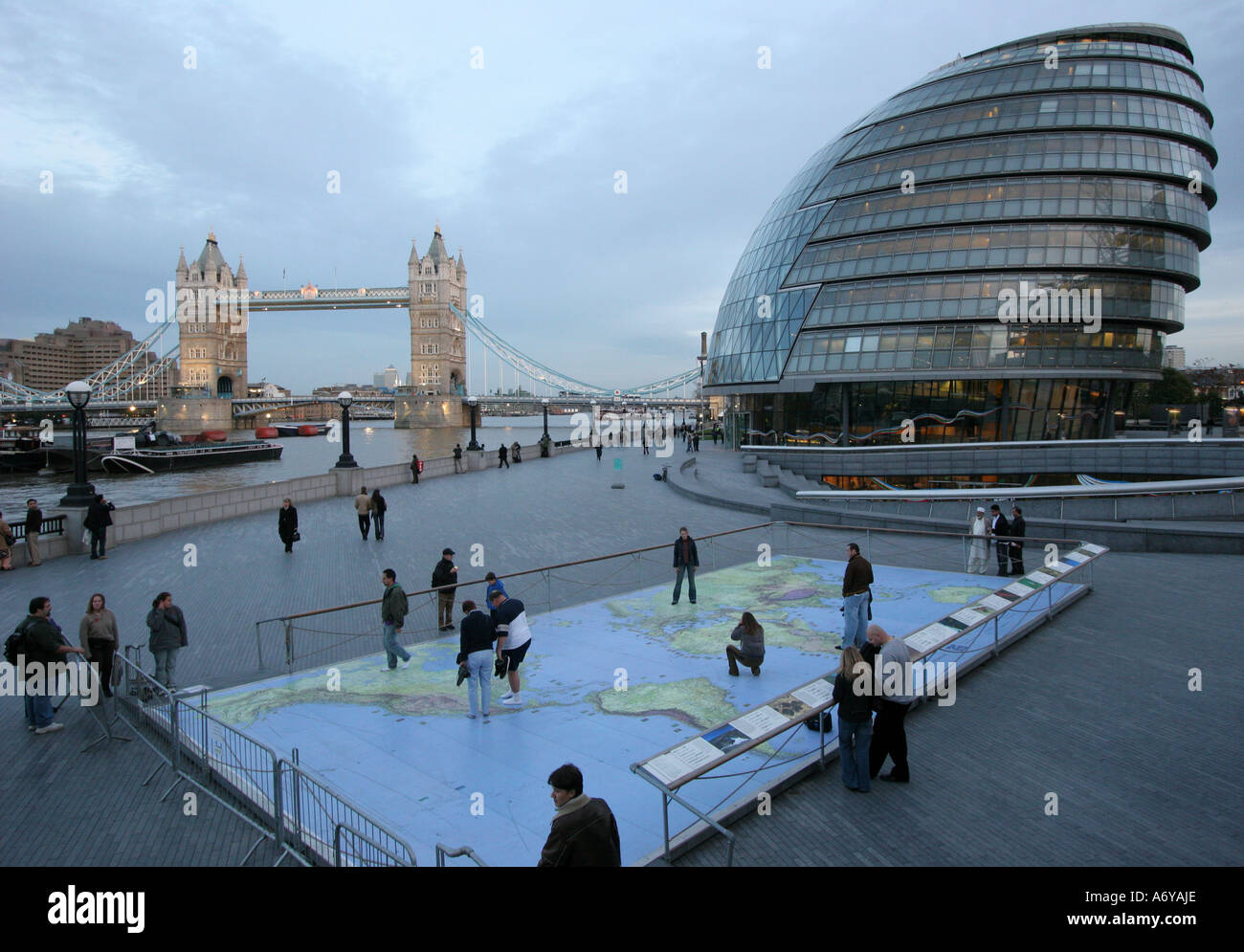 Map of london bridge hi-res stock photography and images - Alamy