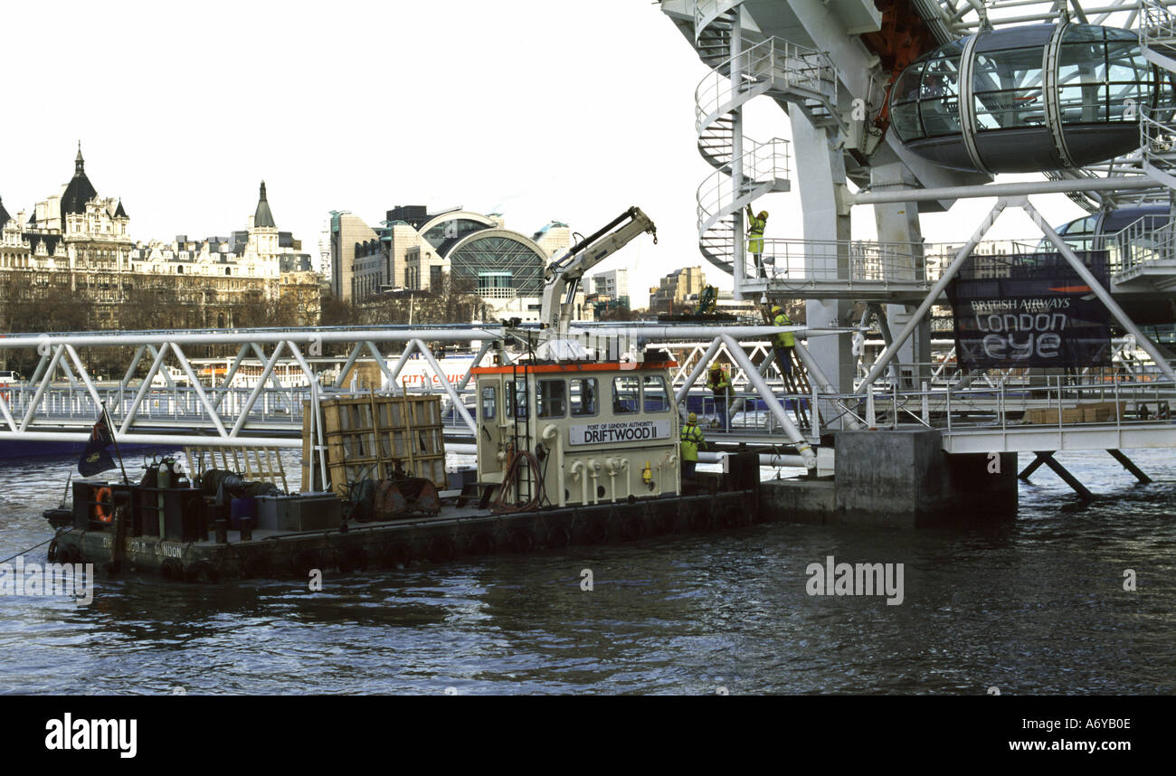 The London Eye during its construction phase Stock Photo - Alamy