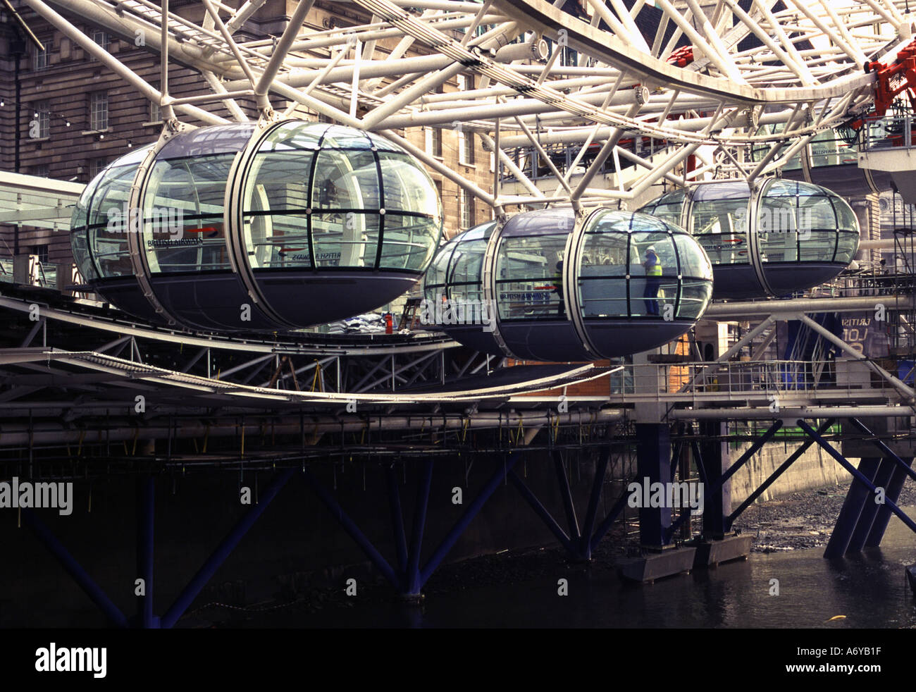 The London Eye during its construction phase Stock Photo - Alamy