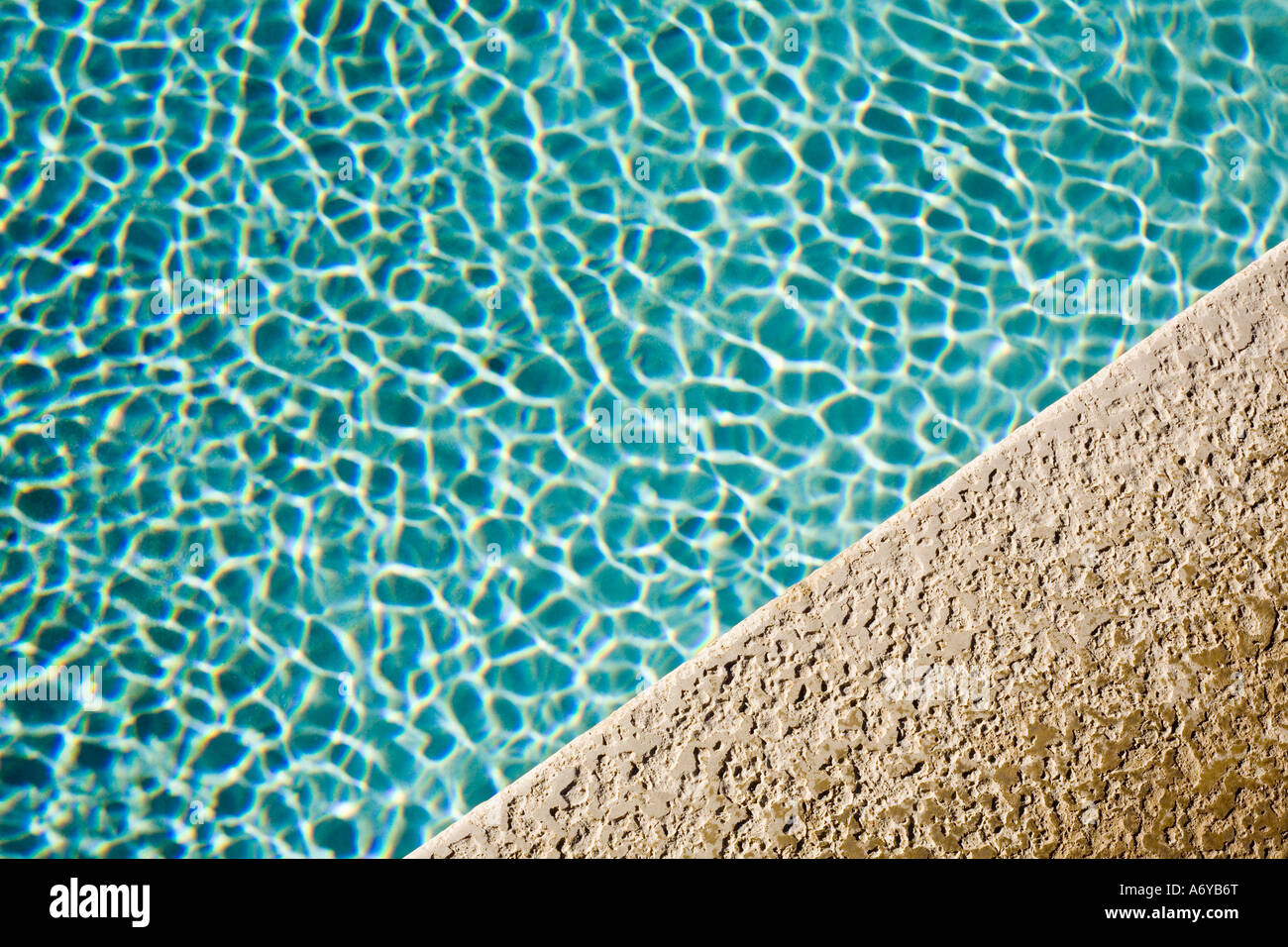 Edge of a swimming pool Stock Photo - Alamy