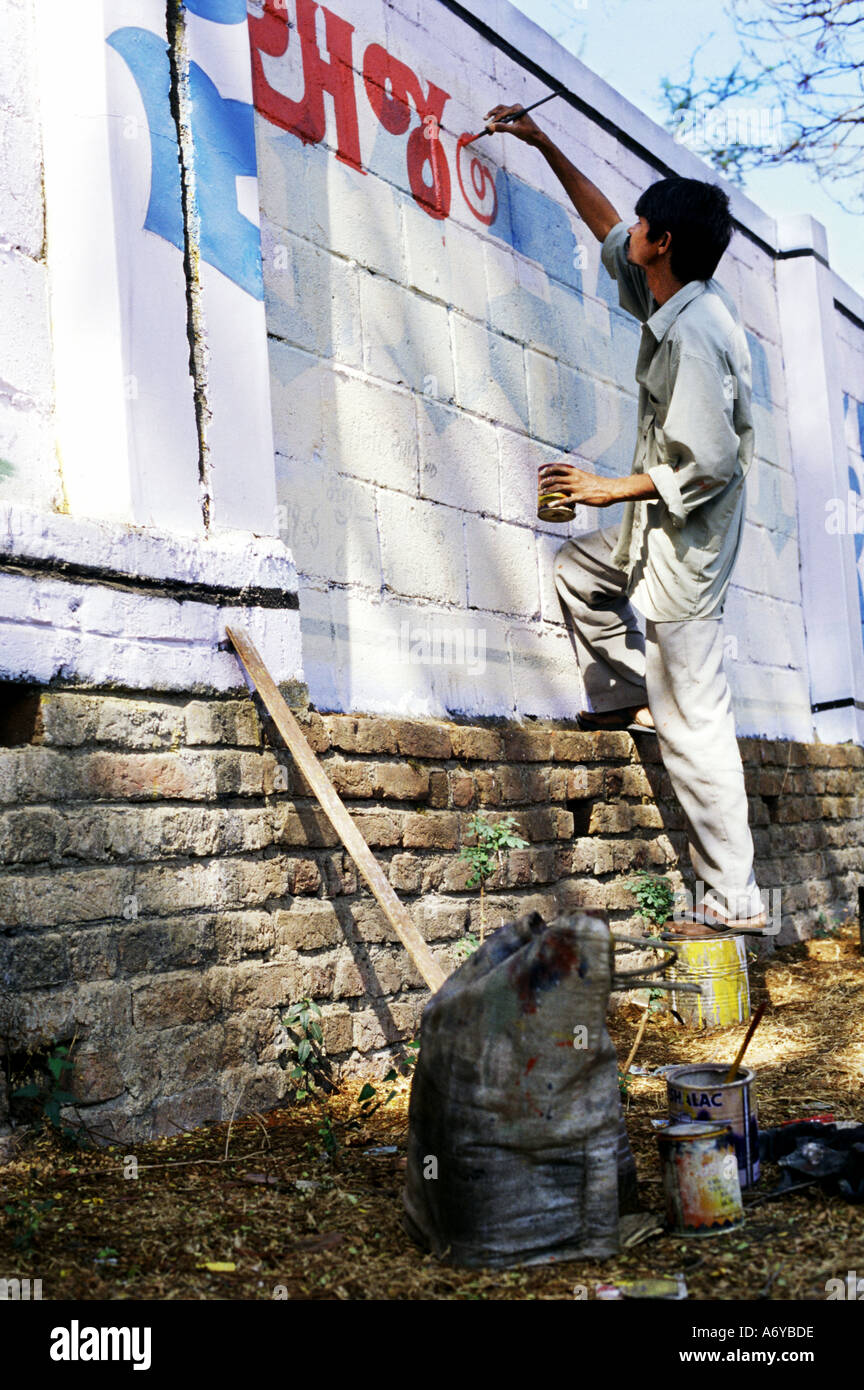 Signwriter hi-res stock photography and images - Alamy