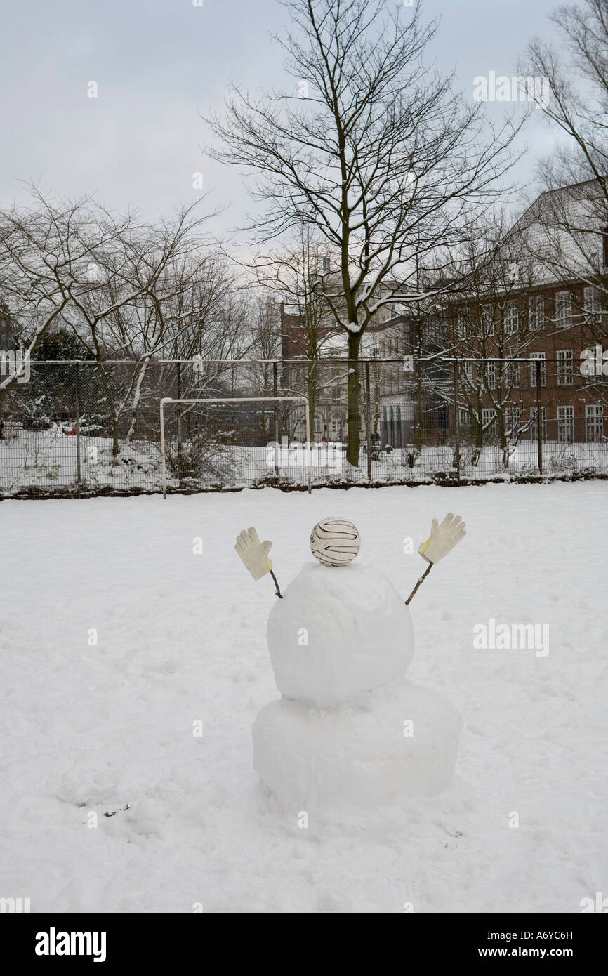Snowman football hi-res stock photography and images - Alamy