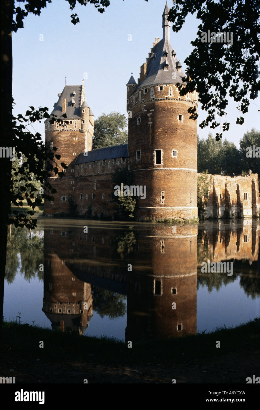 Reflection of castle in the moat Beersel Belgium Europe Stock Photo - Alamy