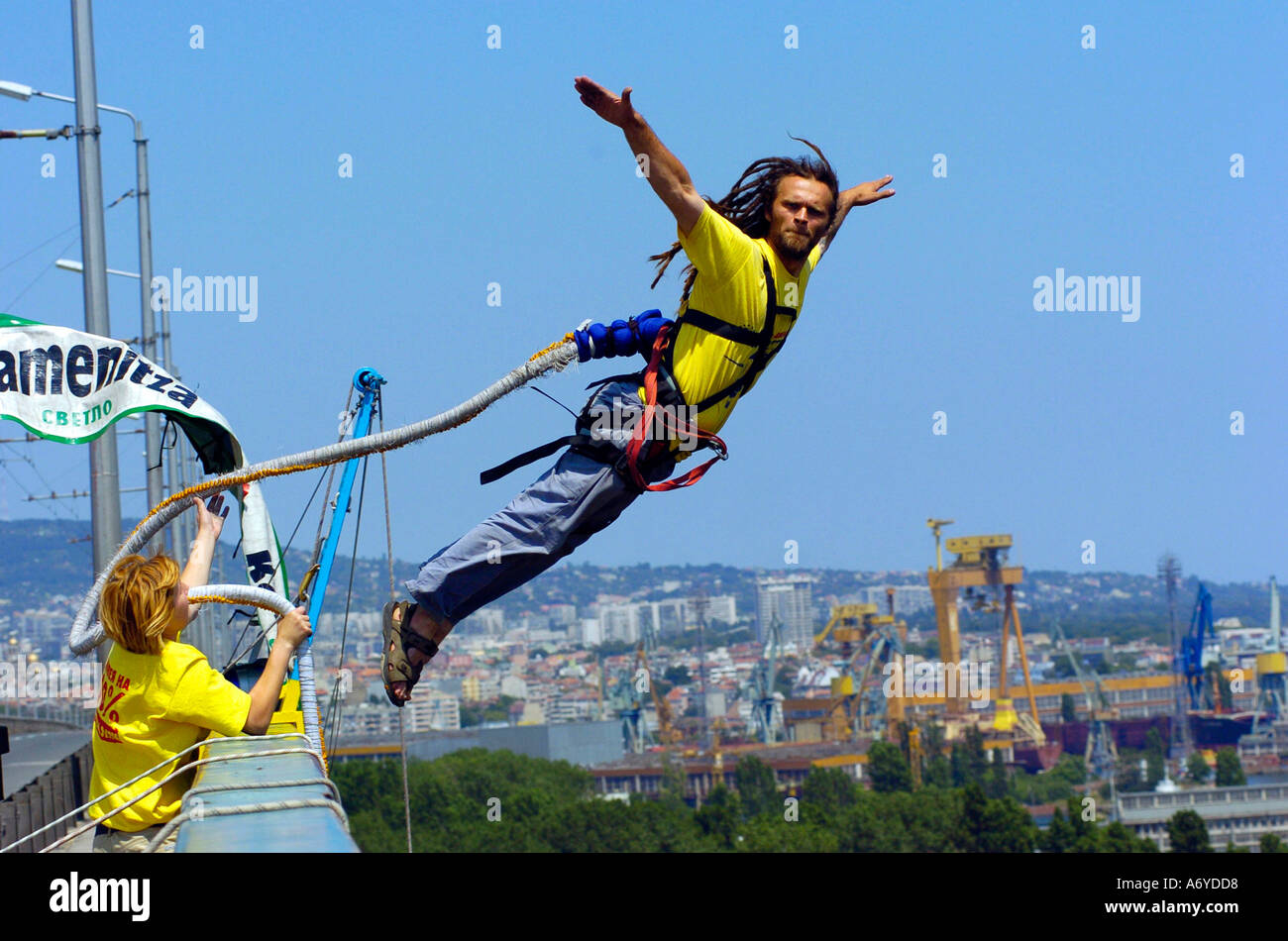 Action camera bungee jumping hi-res stock photography and images - Alamy