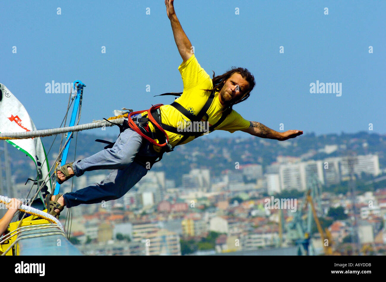 Action camera bungee jumping hi-res stock photography and images - Alamy