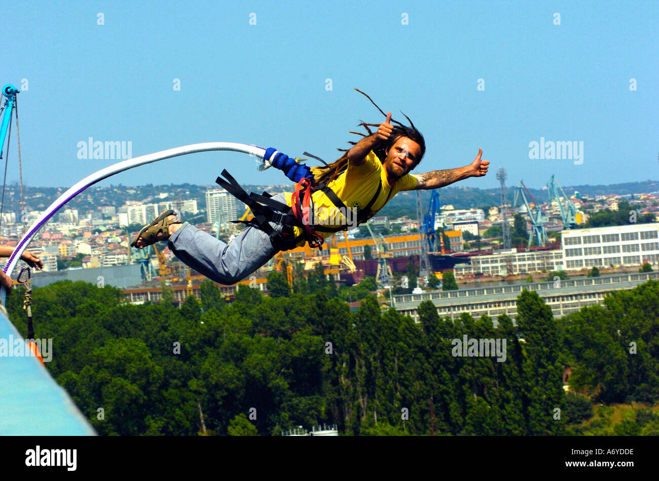 Action camera bungee jumping hi-res stock photography and images - Alamy
