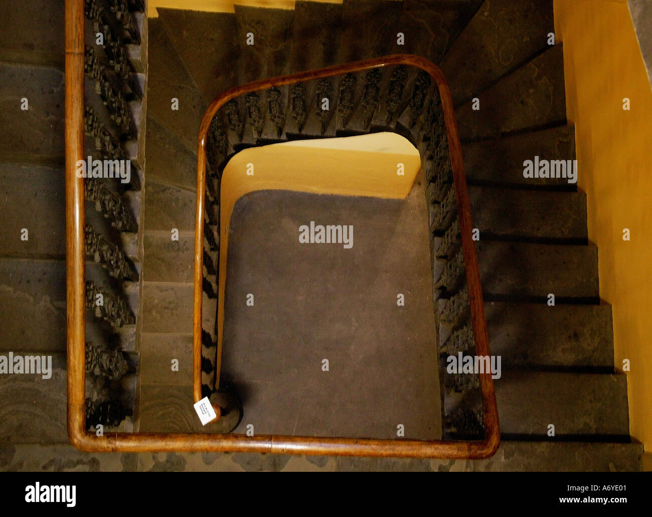 Edinburgh staircase hi-res stock photography and images - Alamy