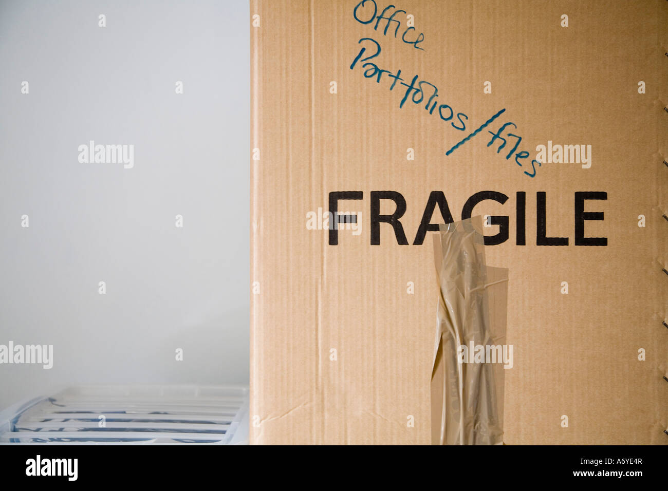 Cardboard box labeled for moving Stock Photo - Alamy