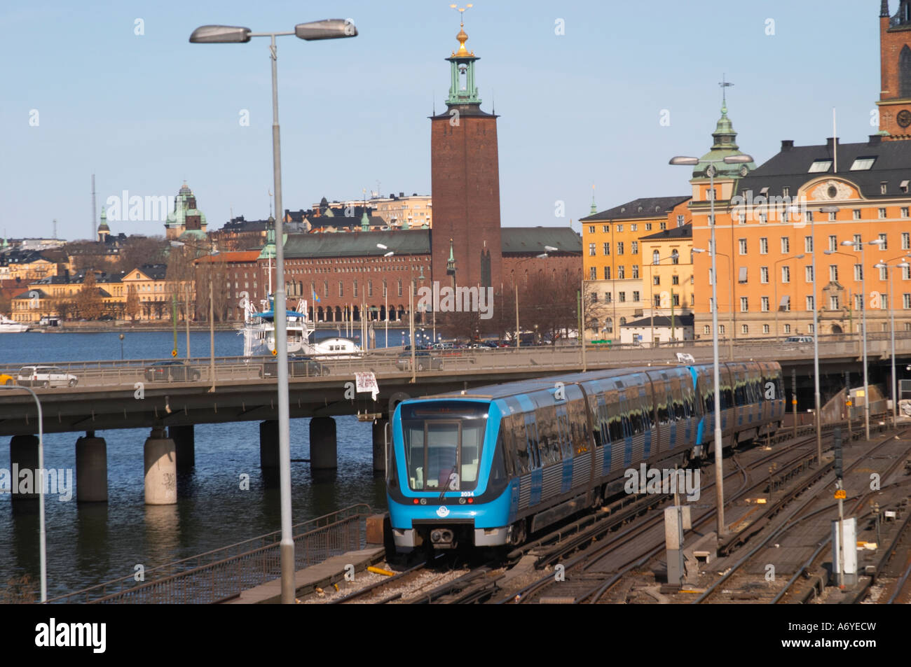 Underground train passing bridge hi-res stock photography and images ...