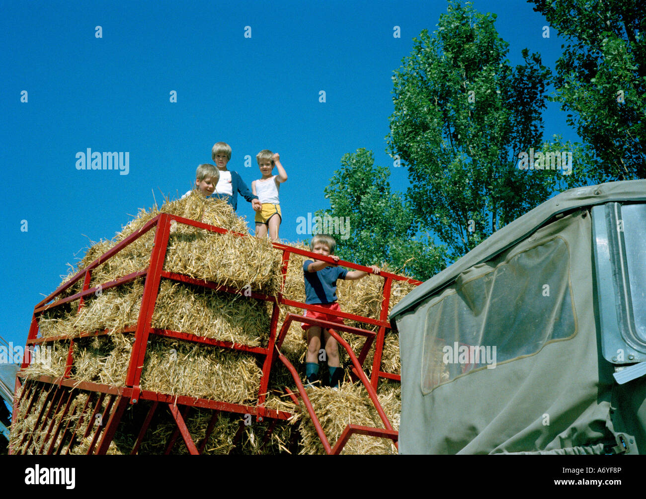 Children playing in hay bale hi-res stock photography and images - Alamy