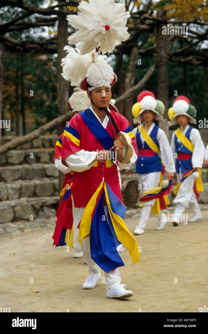 Korea Korean Folk Village traditional dancers Stock Photo - Alamy