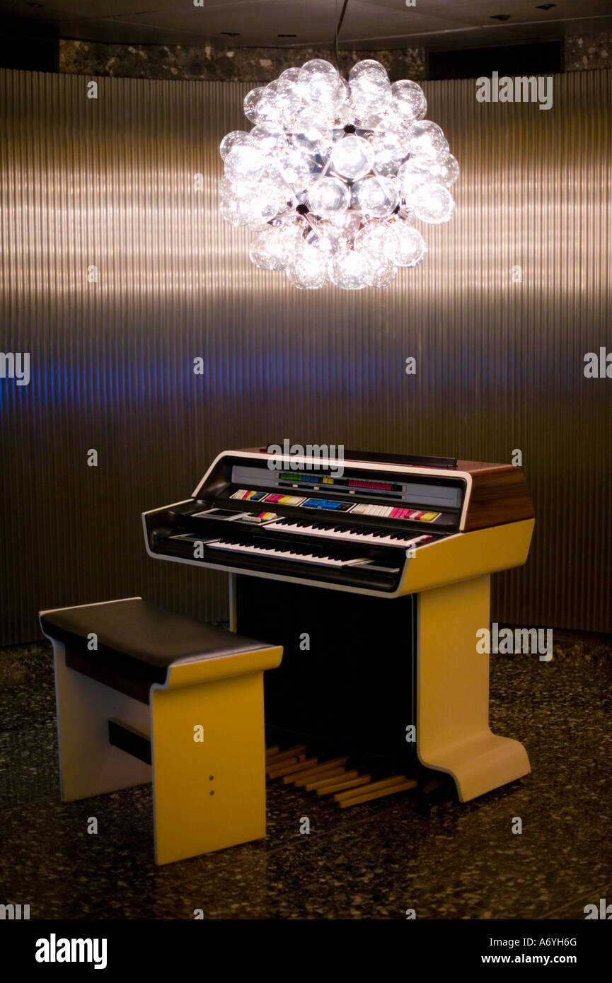 Electric organ hi-res stock photography and images - Alamy