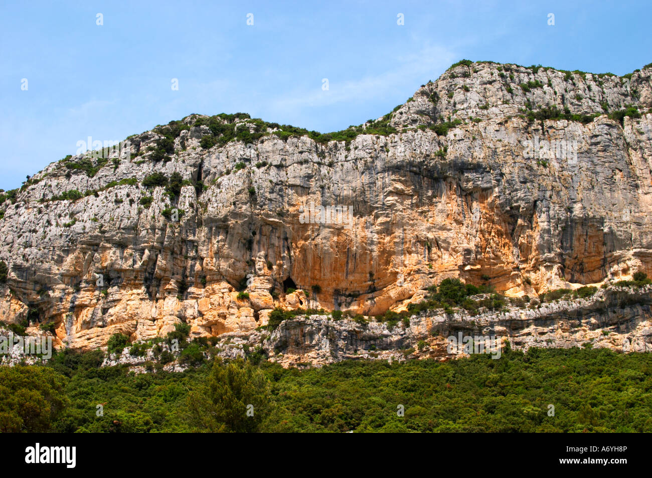 Domaine de l'Hortus. The Montagne Massif de l'Hortus mountain cliff ...