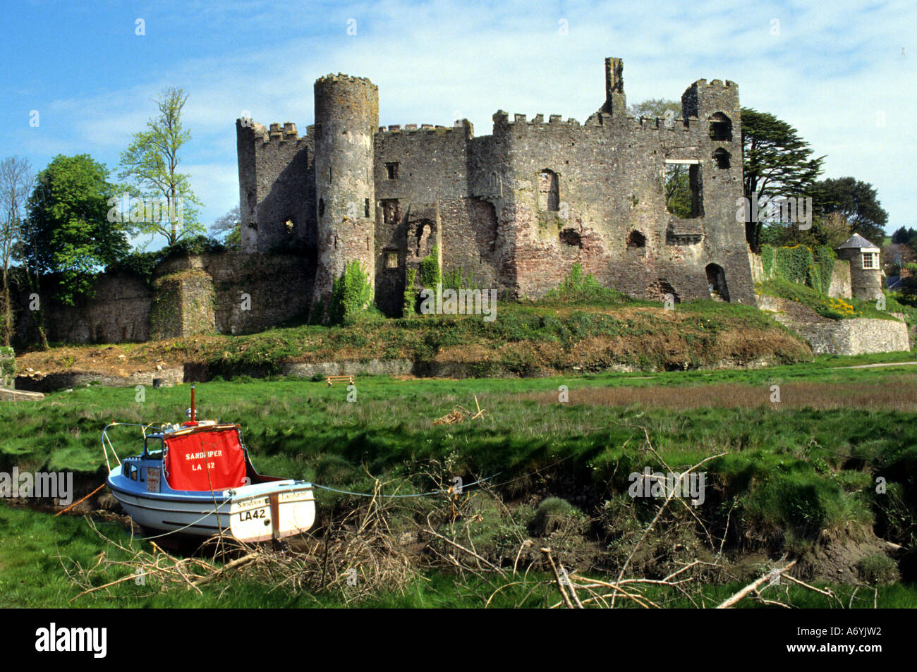 Llansteffan castle hi-res stock photography and images - Alamy