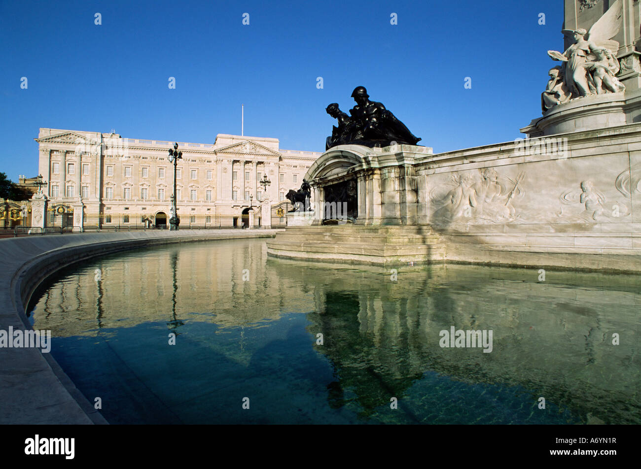 Buckingham Palace London England United Kingdom Europe Stock Photo - Alamy