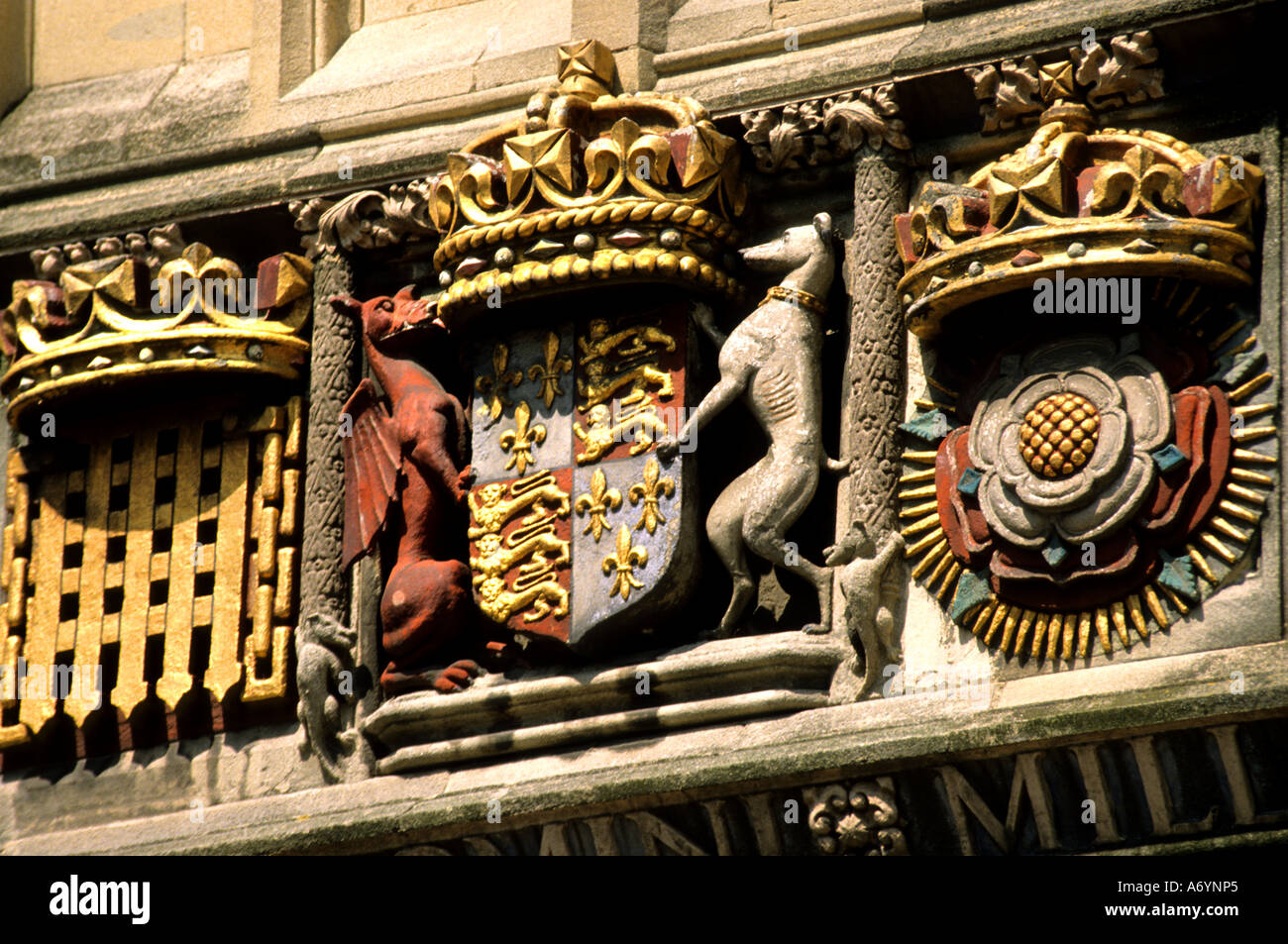 Thomas becket statue hi-res stock photography and images - Alamy