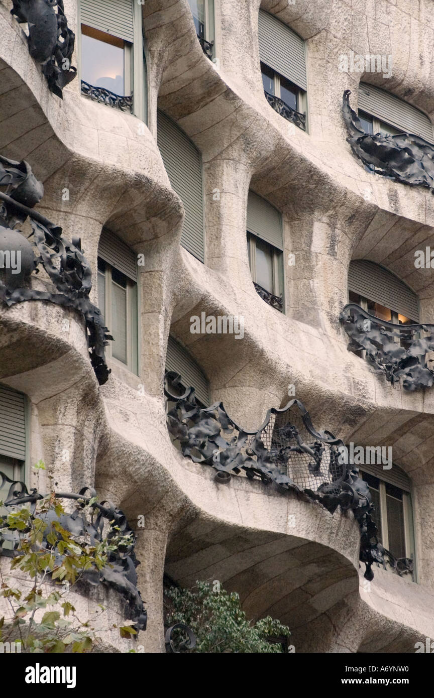 Wave like facade hi-res stock photography and images - Alamy